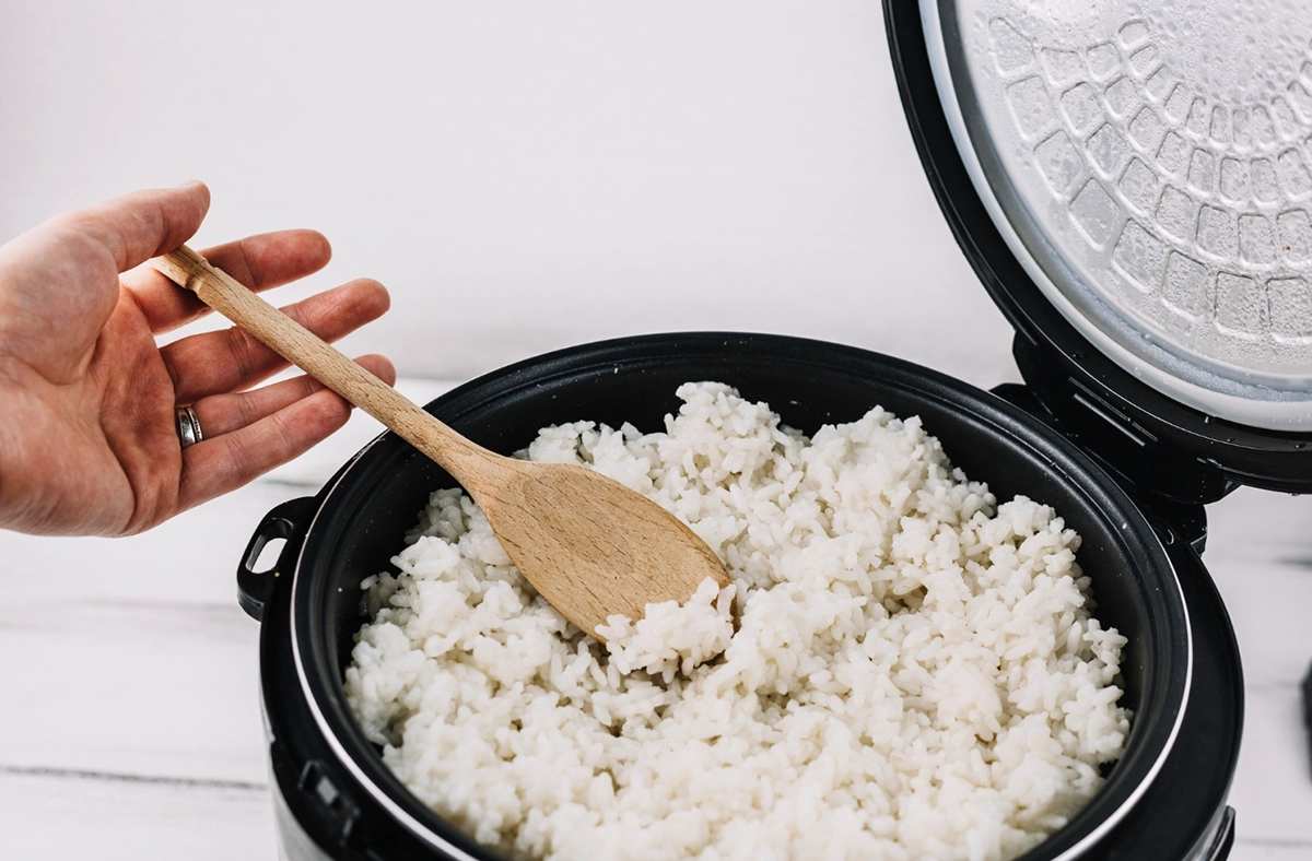Penyebab Nasi Gosong di Rice Cooker, Bunda Wajib Tahu!
